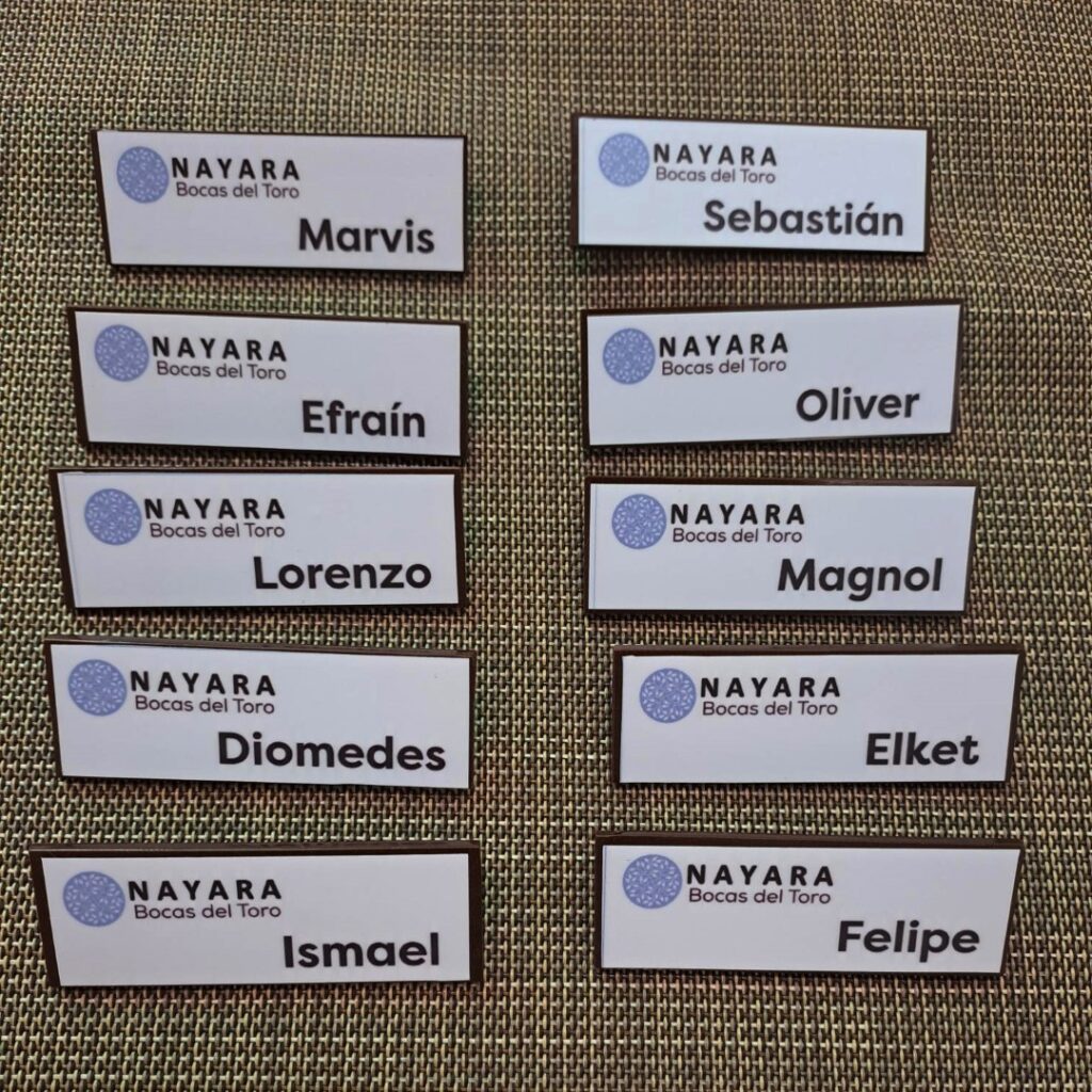 Gafetes Personalizados Con Vinil Adhesivo - Buena Idea Panamá